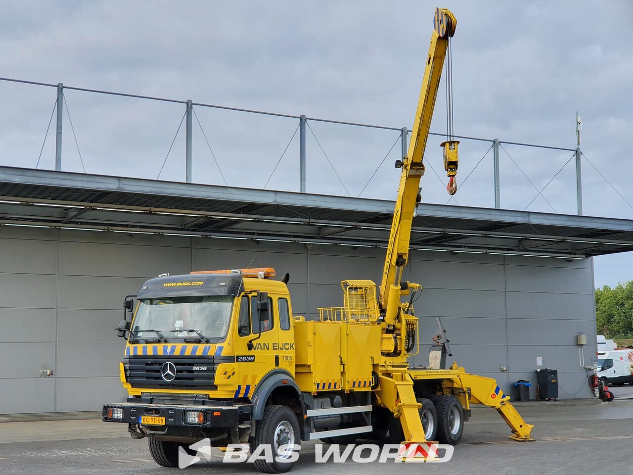 Mercedes 6X6 Recovery vehicle - BAS World