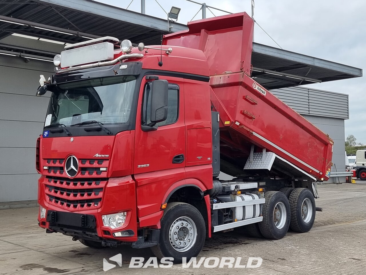 Mercedes Arocs 3363 6X4 Istrail Camión Volquete - BAS World