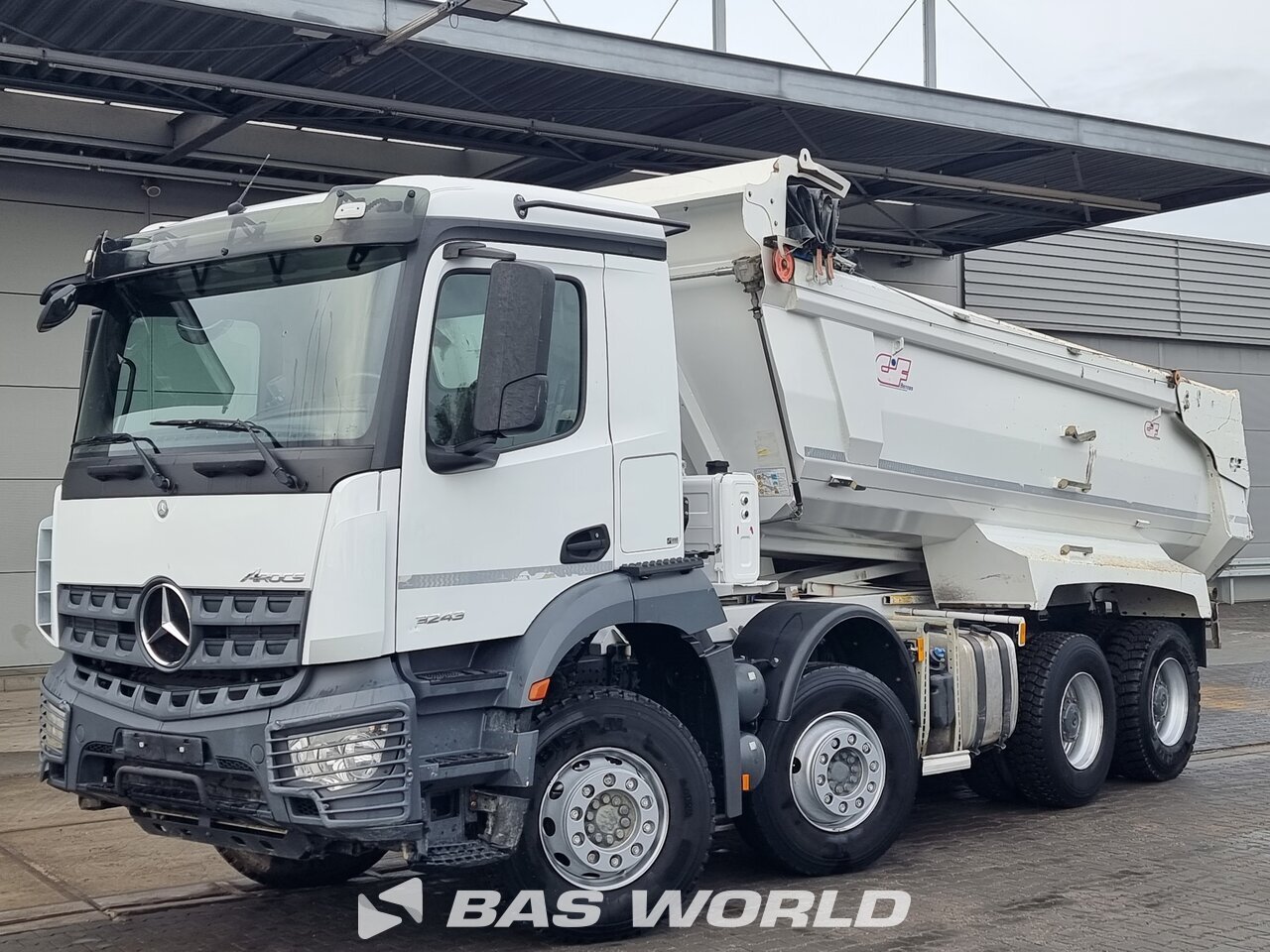 Mercedes Arocs 3243 8X4 Bennes Camión Volquete - BAS World