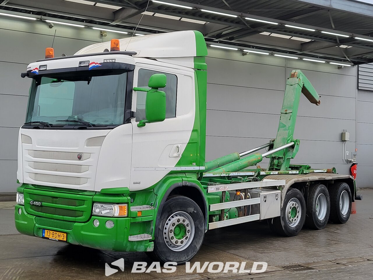 Scania G450 8X2 VDL Type: S-30-6800 camión con gancho elevador - BAS World