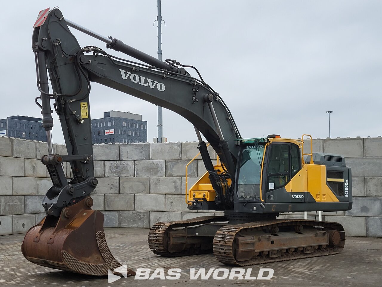 Volvo EC380 E NL Crawler excavators - BAS World