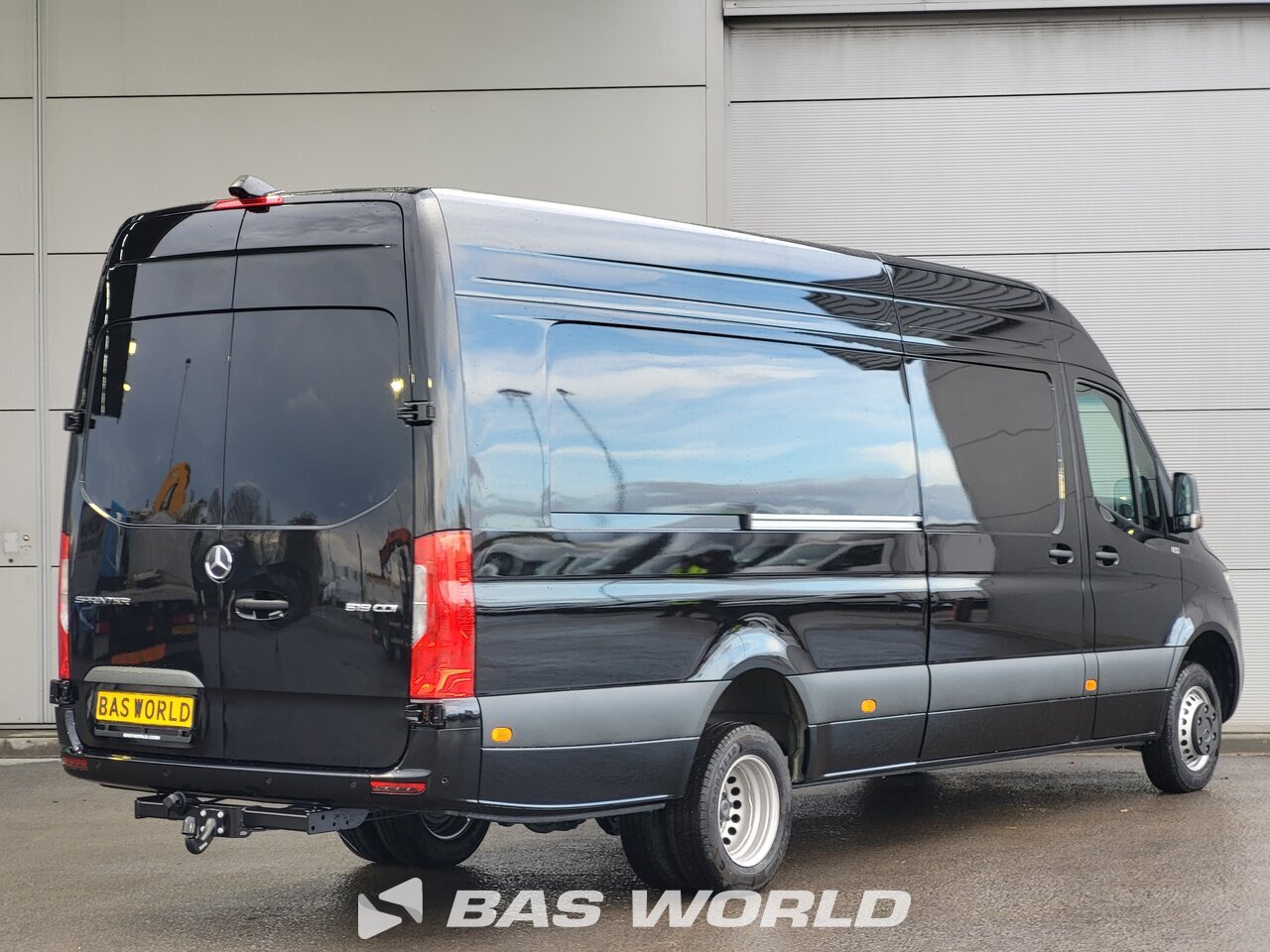 Mercedes Sprinter 519 CDI Closed box van - BAS World