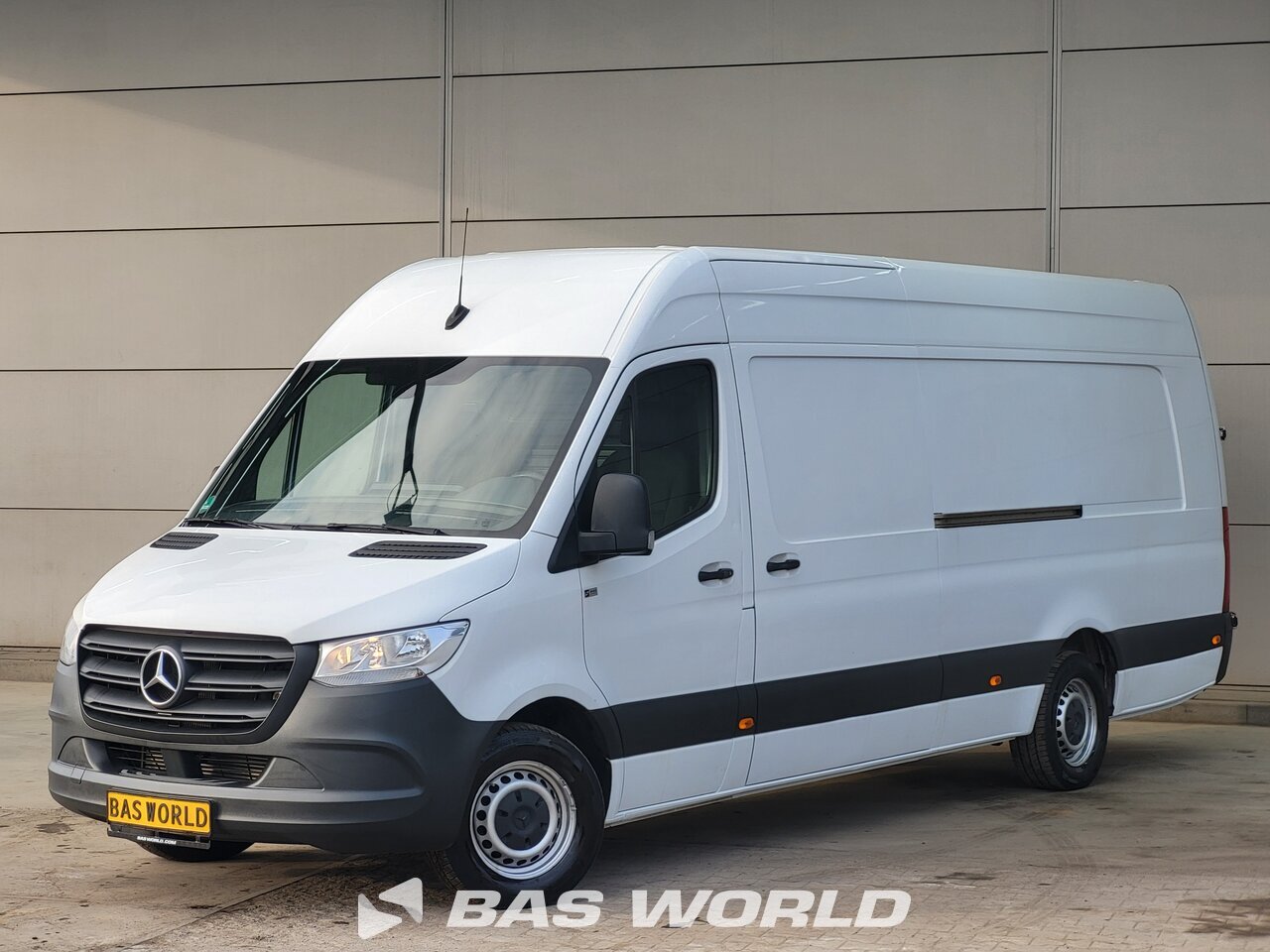 Mercedes Sprinter 319 CDI Closed box van - BAS World