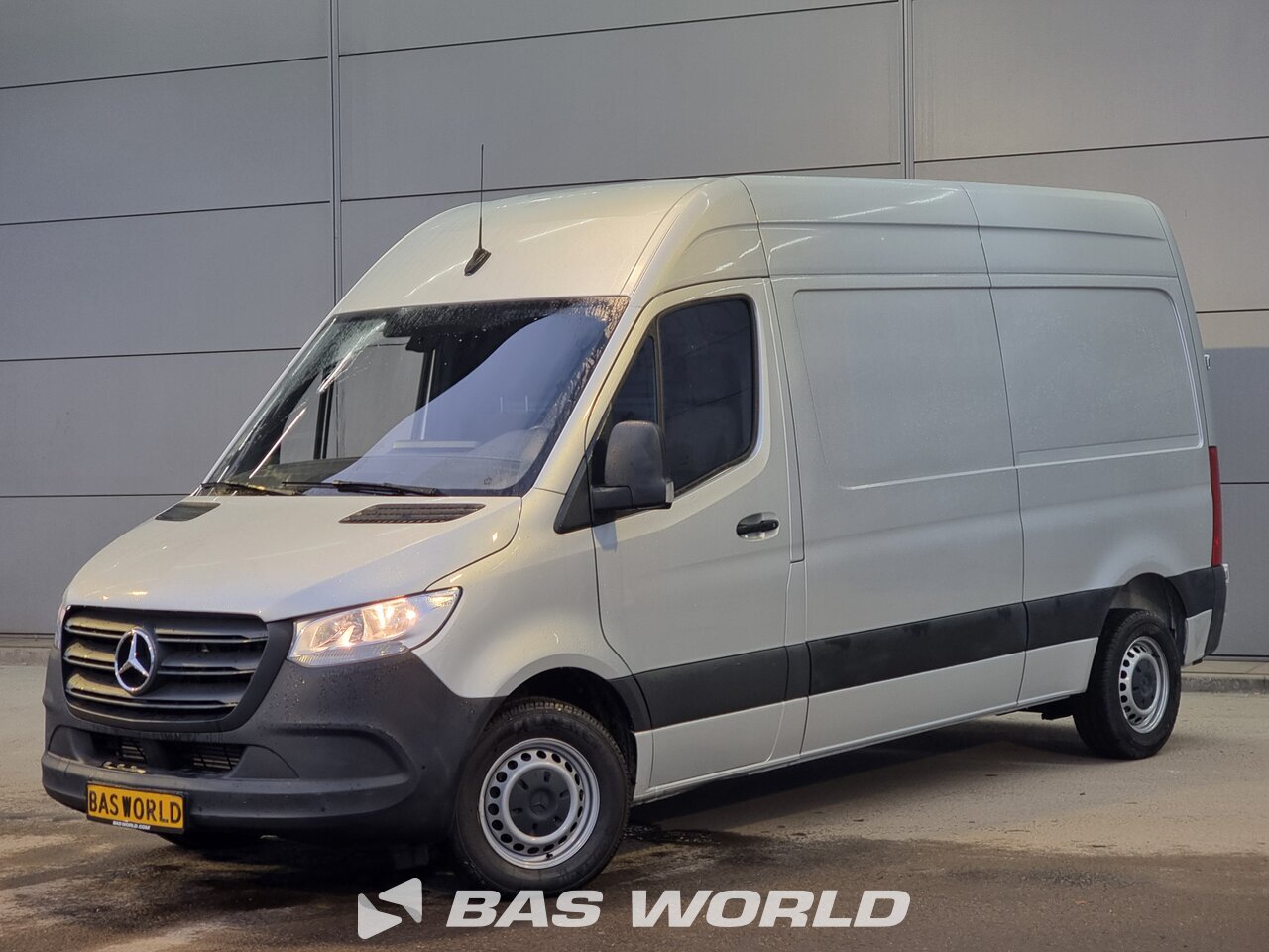 Mercedes Sprinter 214 CDI Closed box van - BAS World