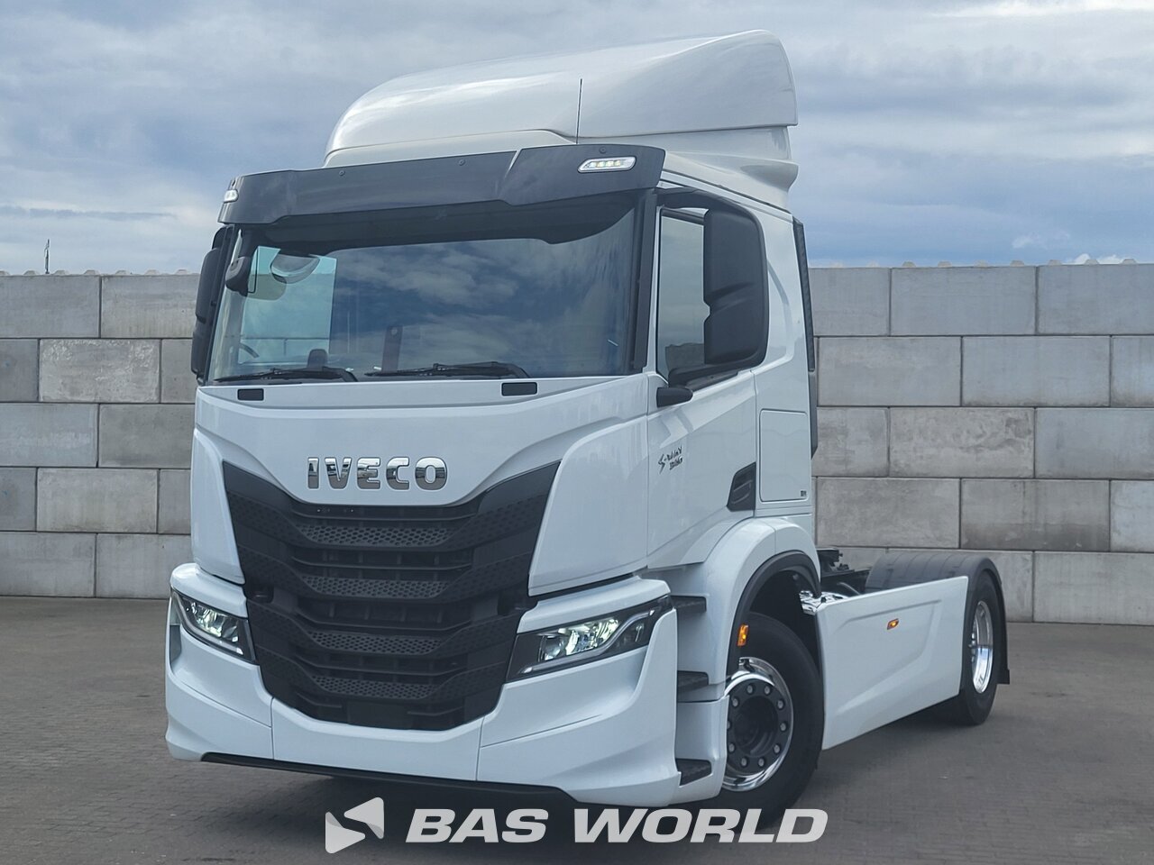 Iveco S-Way 340 4X2 Tractor Unit - BAS World