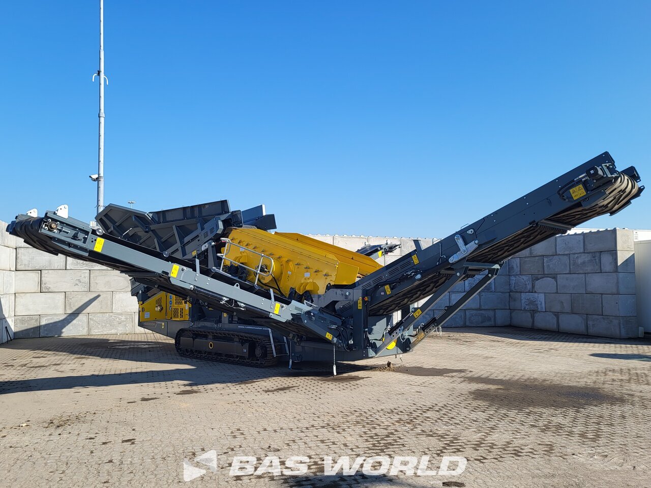 Rubble Master HS5000 M screener - BAS World