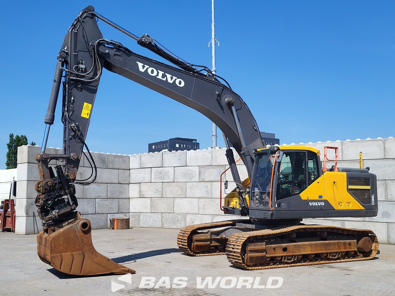Volvo EC300 E L Crawler excavators - BAS World
