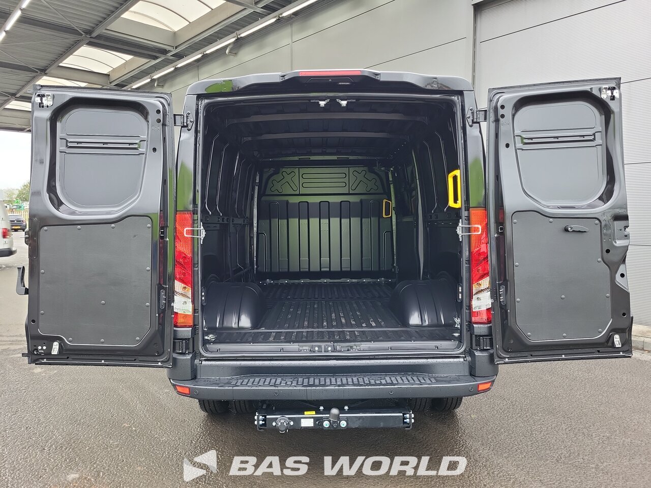 Iveco Daily 35C21 Closed box van - BAS World