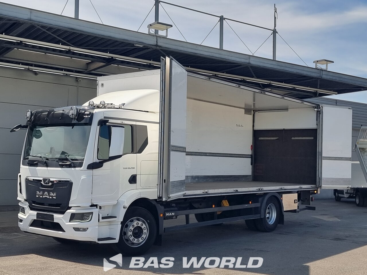 MAN TGM 18.290 4X2 Ulefoss Skap Box body truck - BAS World