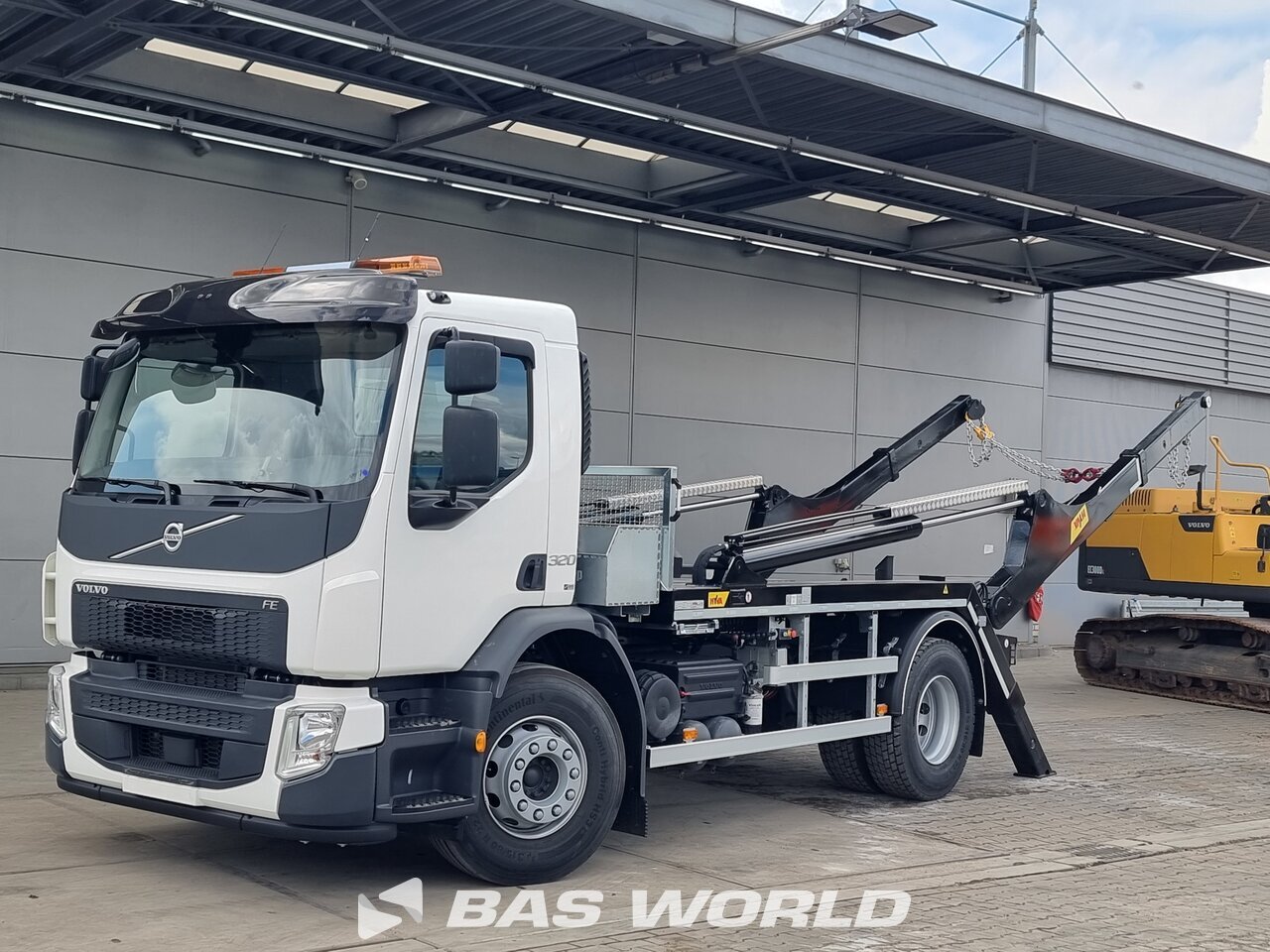 Volvo FE 320 4X2 HYVA NG 2012TAXL Skip loader - BAS World