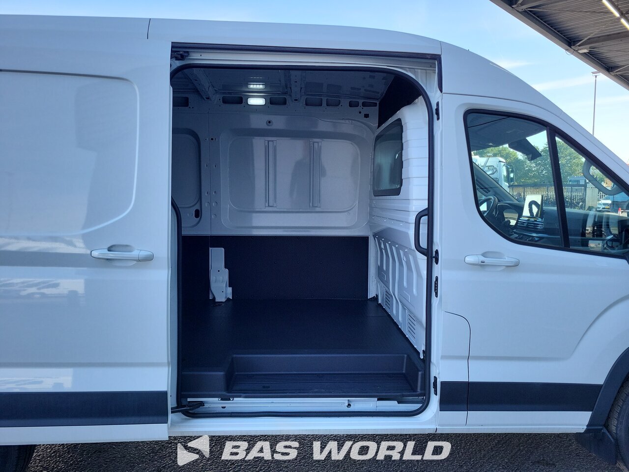 Maxus eDeliver9 Closed box van - BAS World
