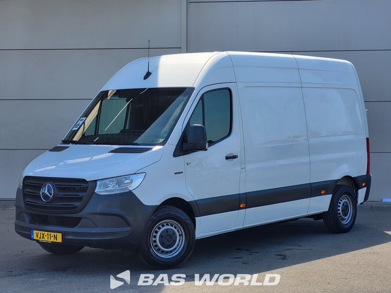 Mercedes Closed box van - BAS World