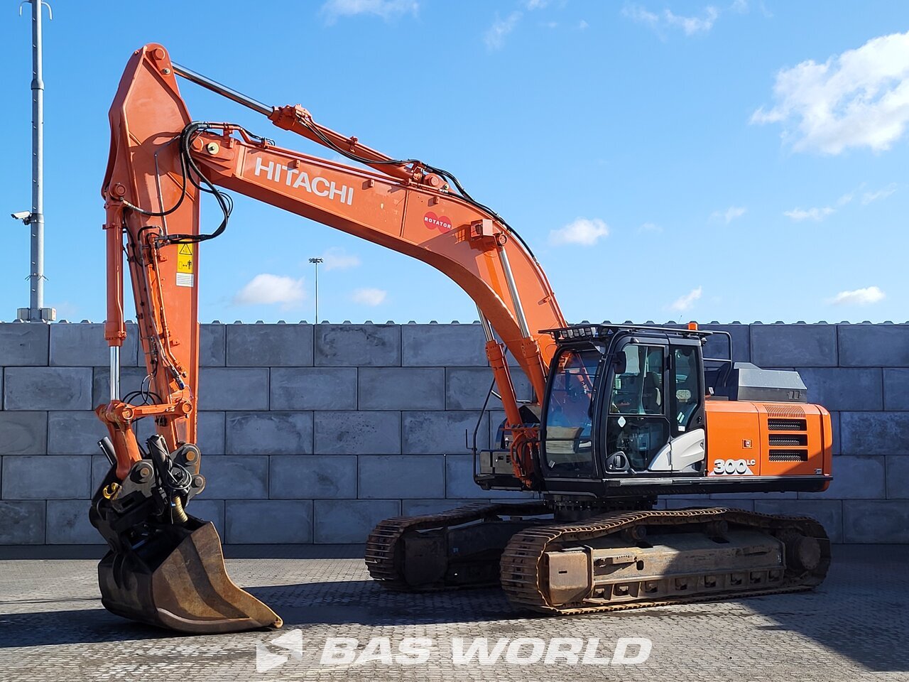 Hitachi ZX300 LC -6 Rupsgraafmachine - BAS World