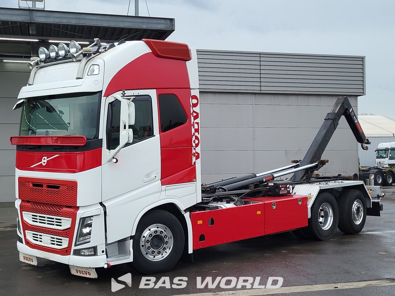 Volvo FH16 750 6X2 HIAB Multilift Lastbil med kroklyft - BAS World