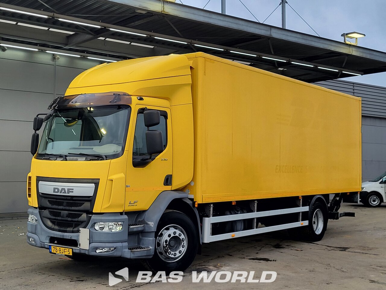 DAF LF 230 4X2 Kofferaufbauten - BAS World