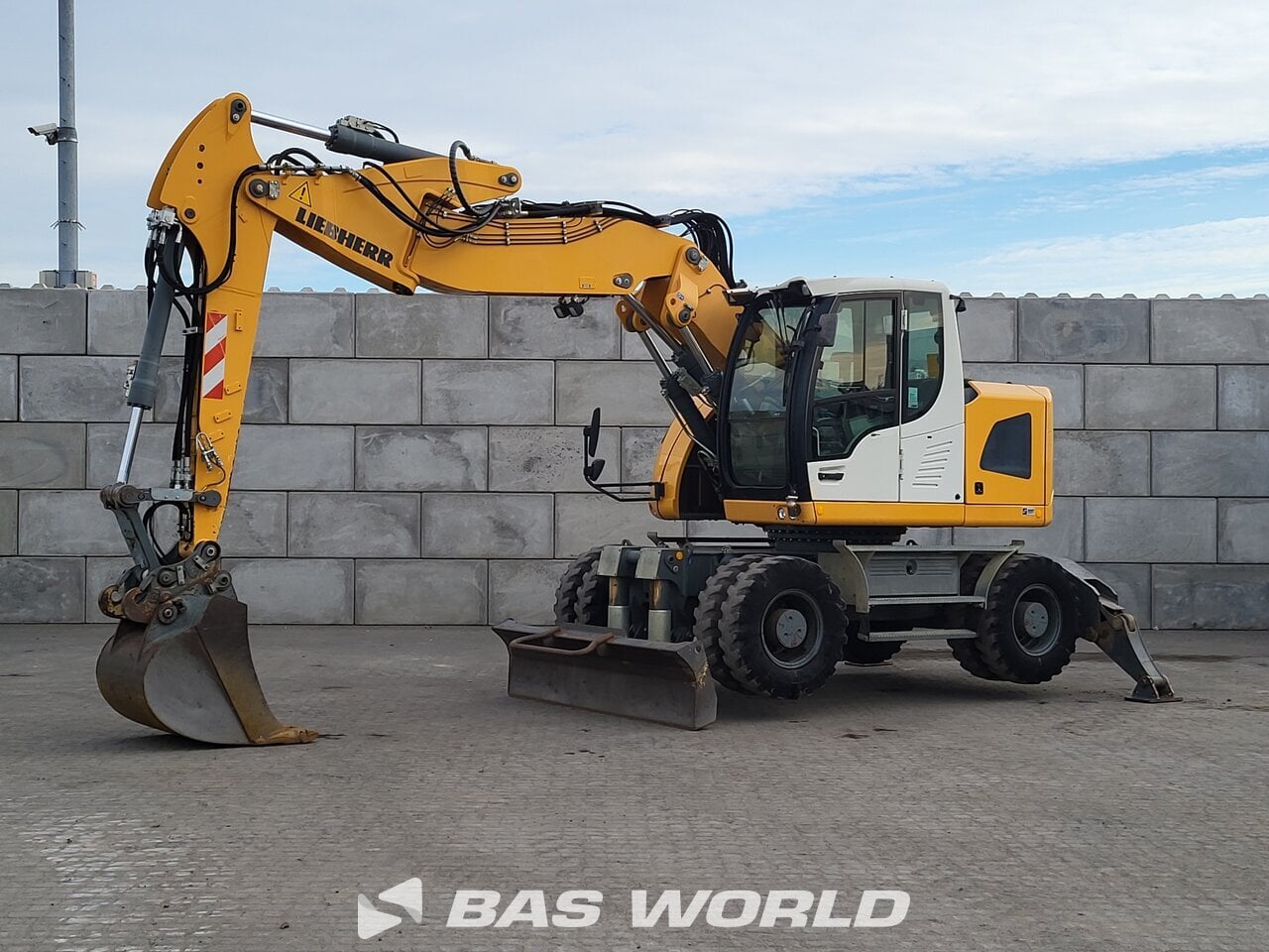 Liebherr A918 Compact Wheeled excavator - BAS World