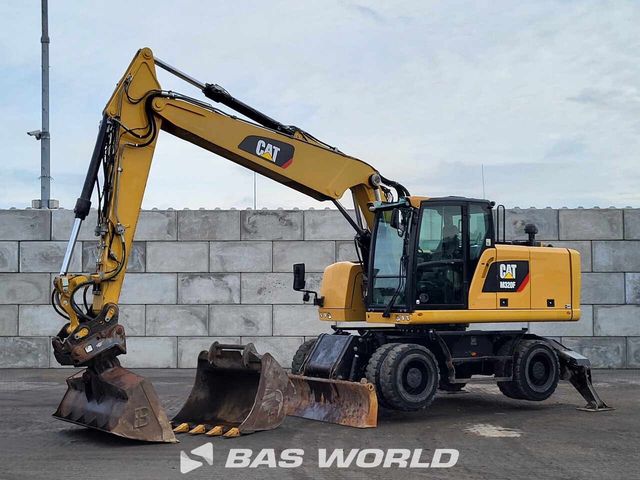 Caterpillar M320 F Pelle sur pneus - BAS World