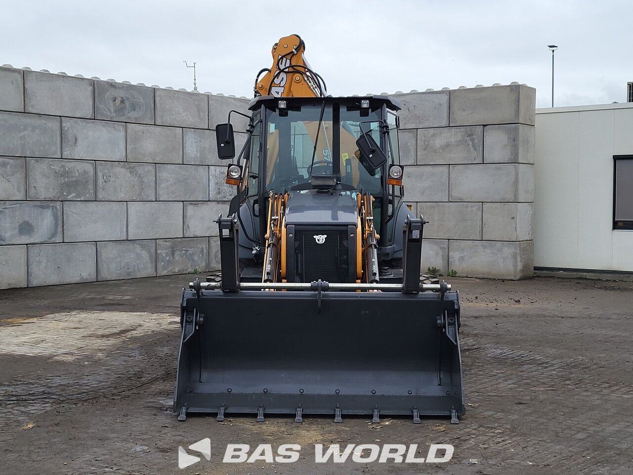 Case 570 SV Tractopelle - BAS World