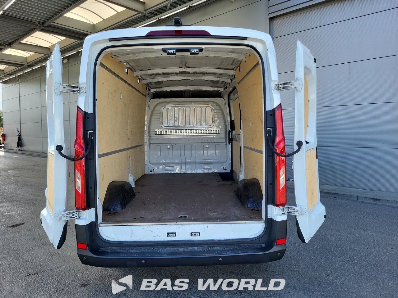 Maxus Closed box van - BAS World