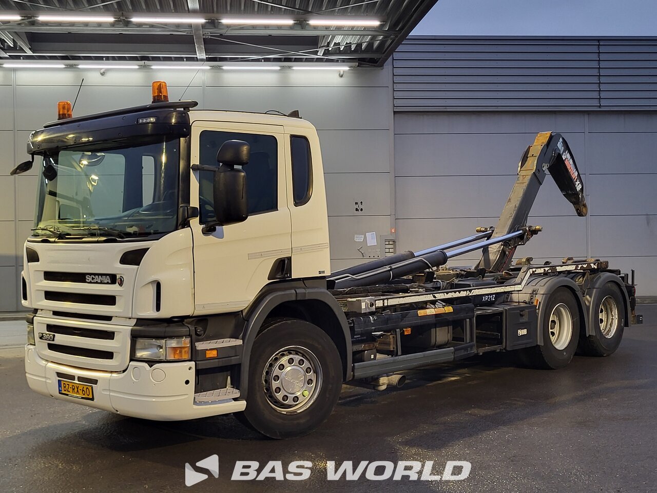 Scania P360 6X2 HIAB Type: XR21Z61 haakarm vrachtwagen - BAS World