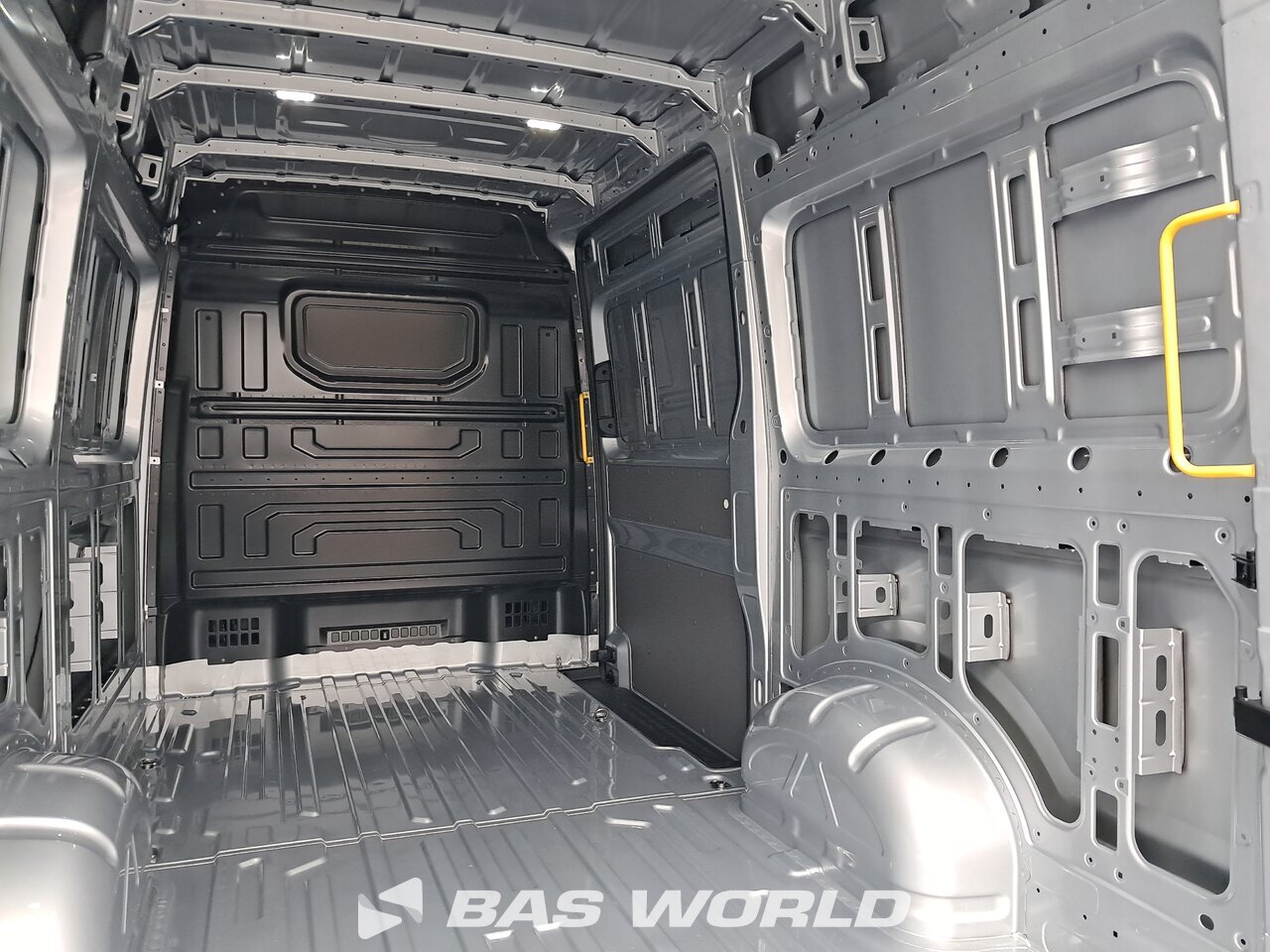 Volkswagen Crafter 177pk Duba închisă - BAS World