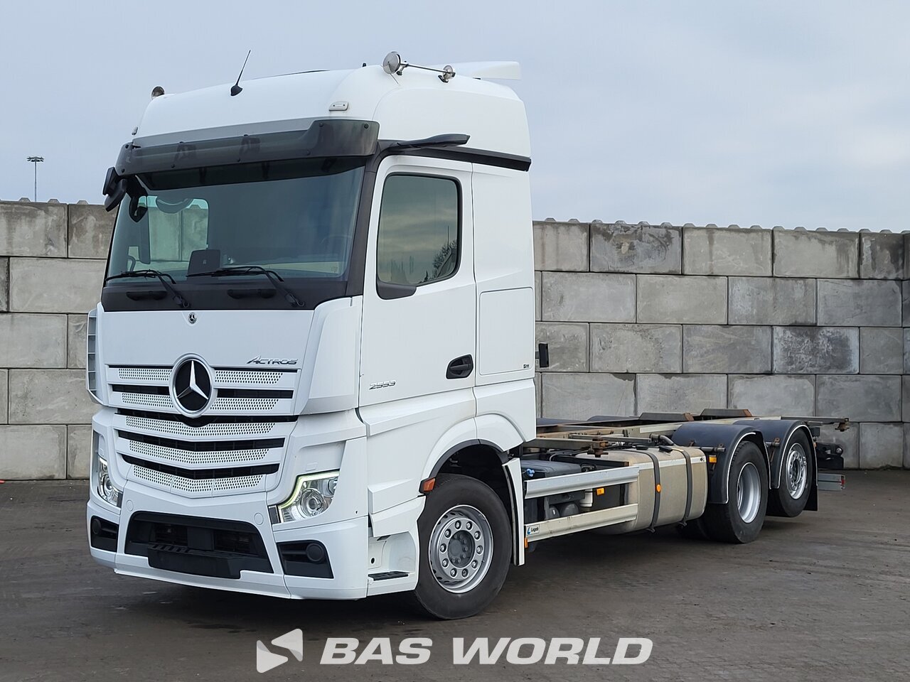 Mercedes Actros 2553 6X2 Lagab Swap body trucks - BAS World