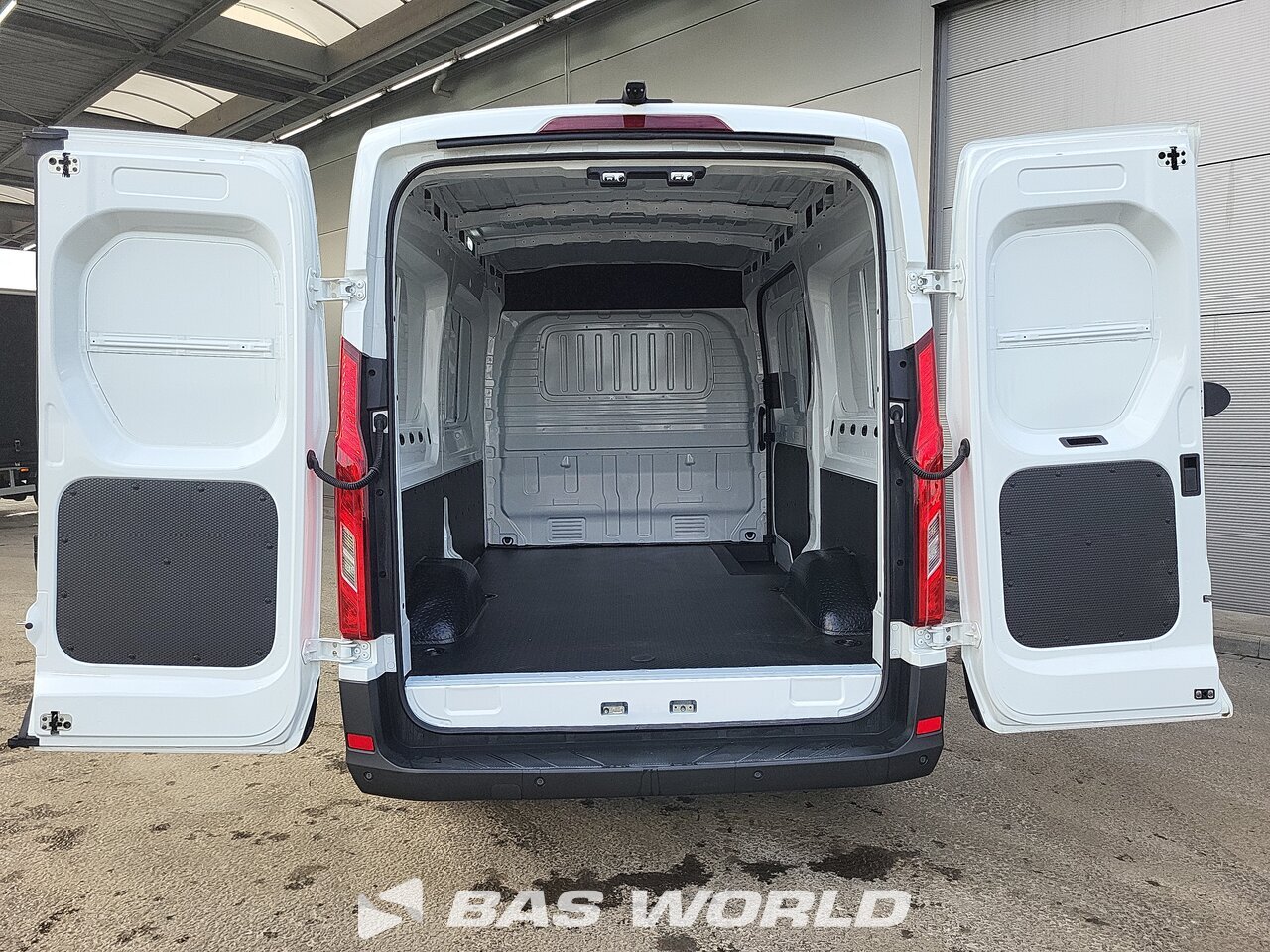 Maxus eDeliver 9 Closed box van - BAS World