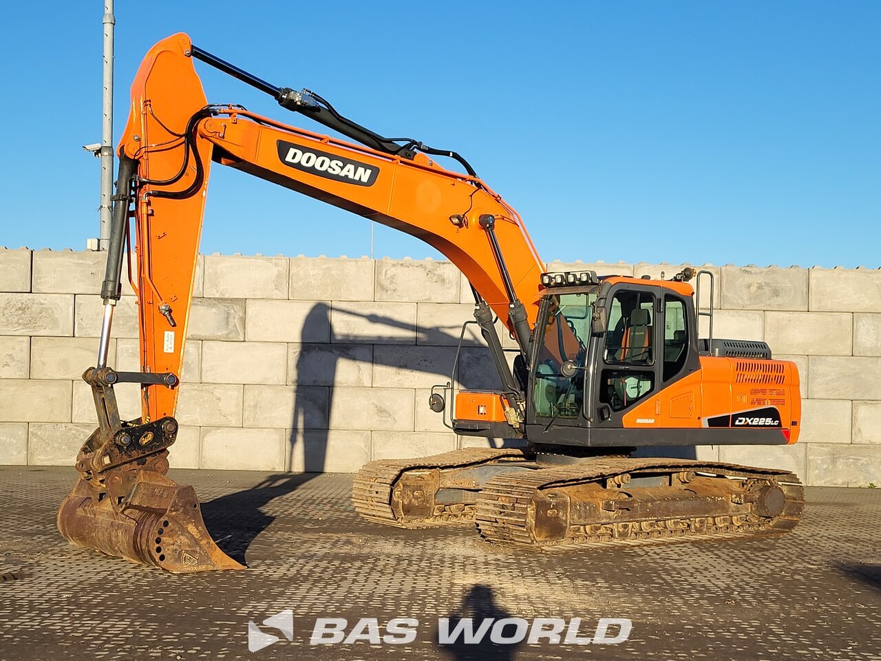 Doosan DX225 LC-5 Crawler excavators - BAS World