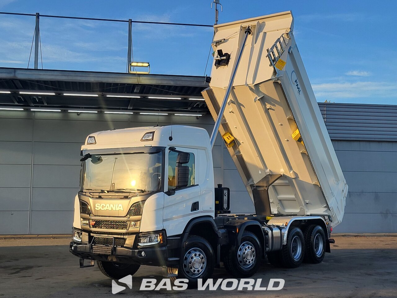 Scania P420 8X4 KH-Kipper Camion ribaltabile - BAS World
