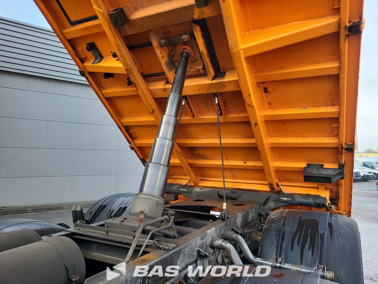 Iveco Trakker 410 6X4 Meiller Camión Volquete - BAS World