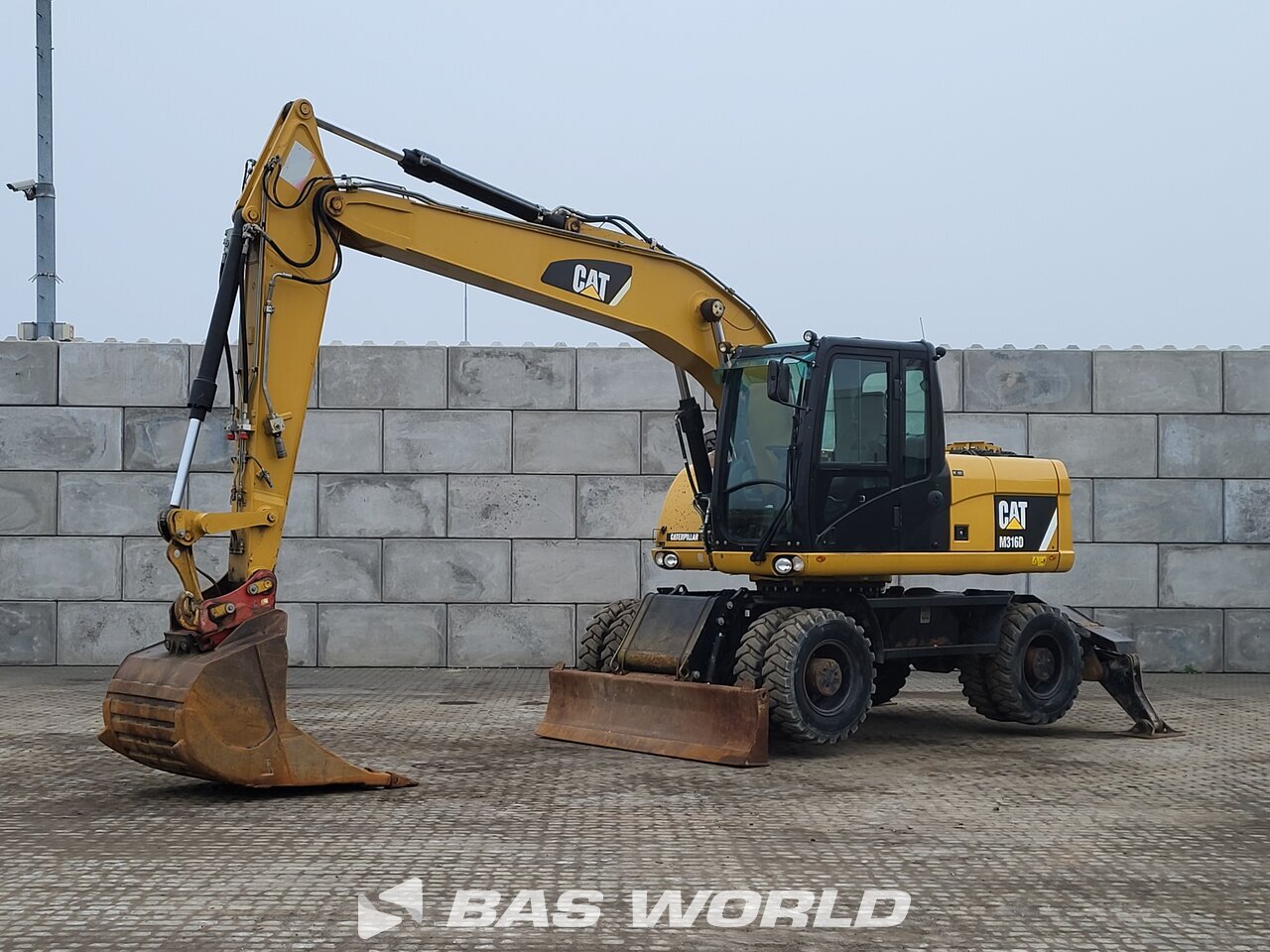 Caterpillar M316 D Wheeled excavator - BAS World