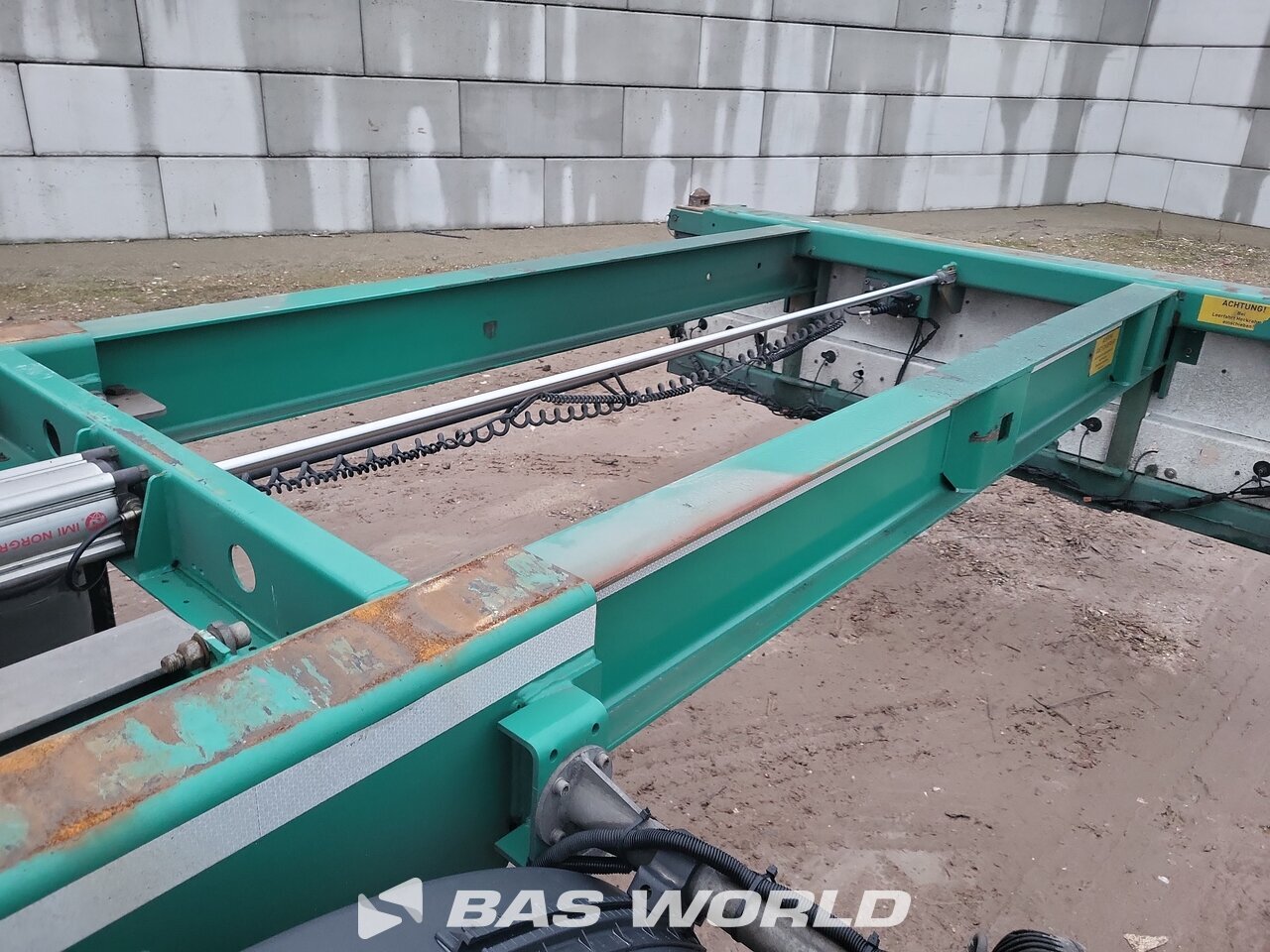 System Trailers Semirimorchio telaio per container - BAS World