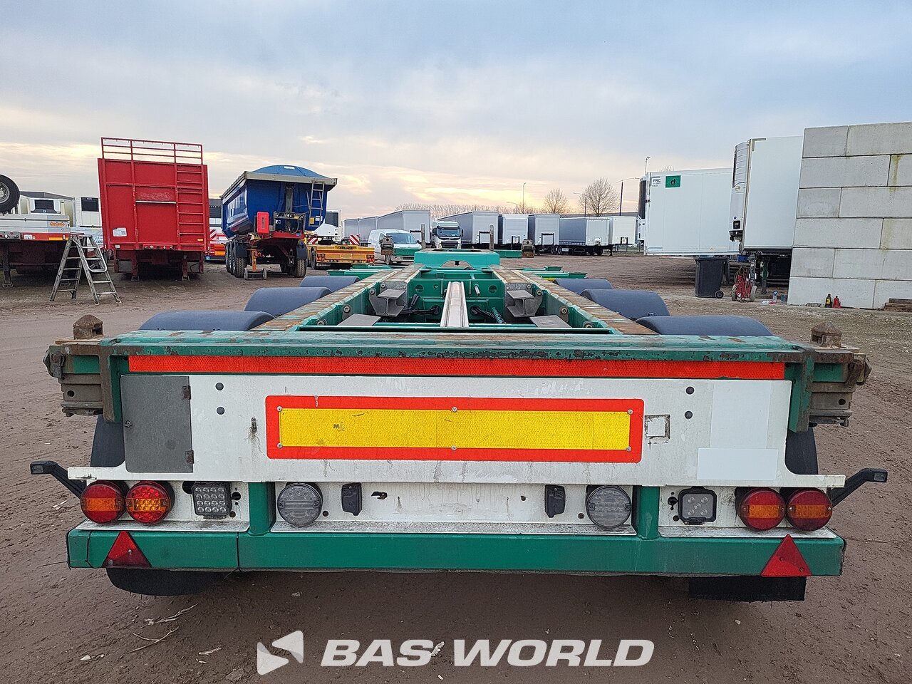 System Trailers Semirremolque chasis portacontenedores - BAS World