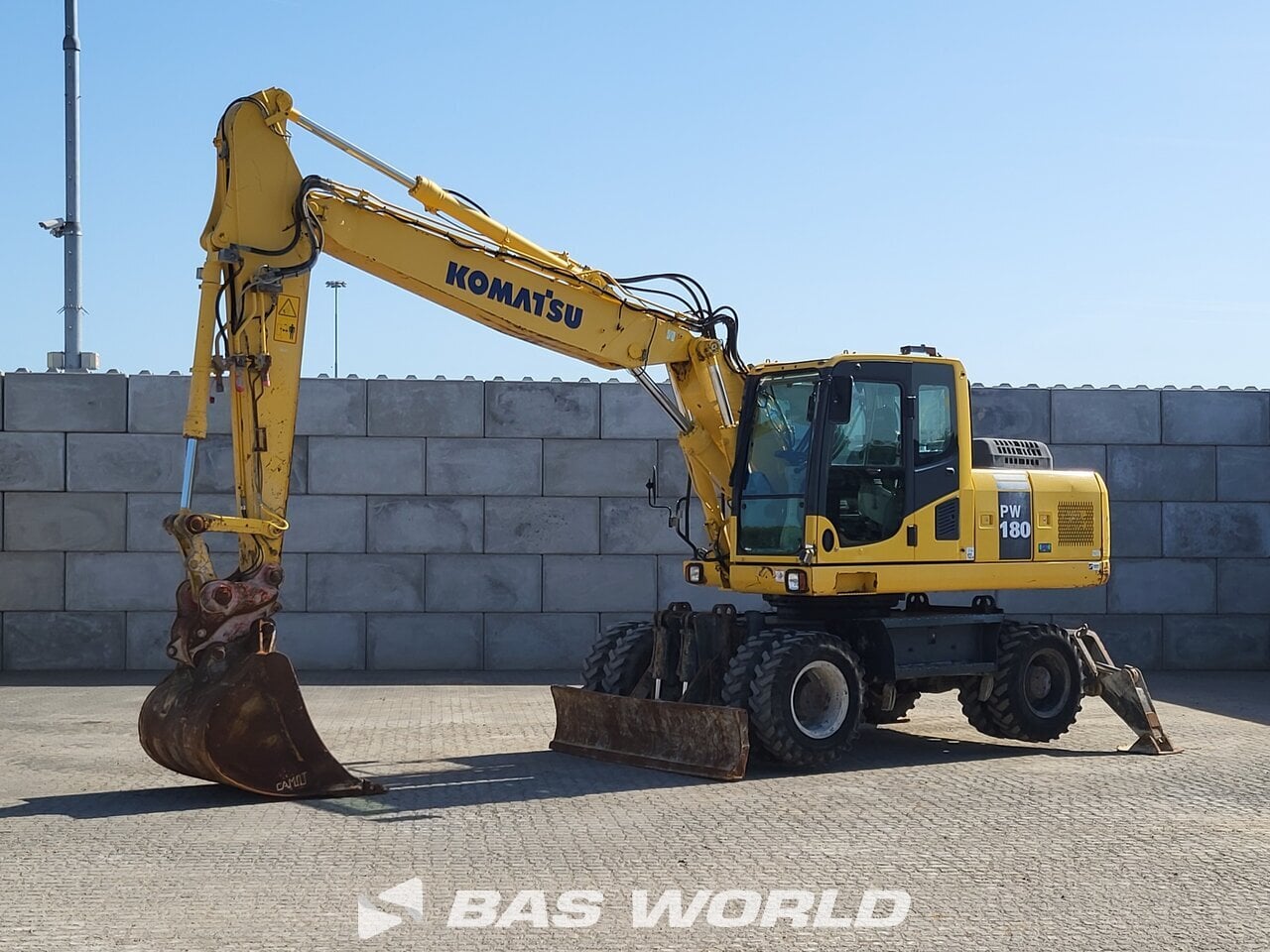 Komatsu PW180 -7E0 Escavadora de rodas - BAS World