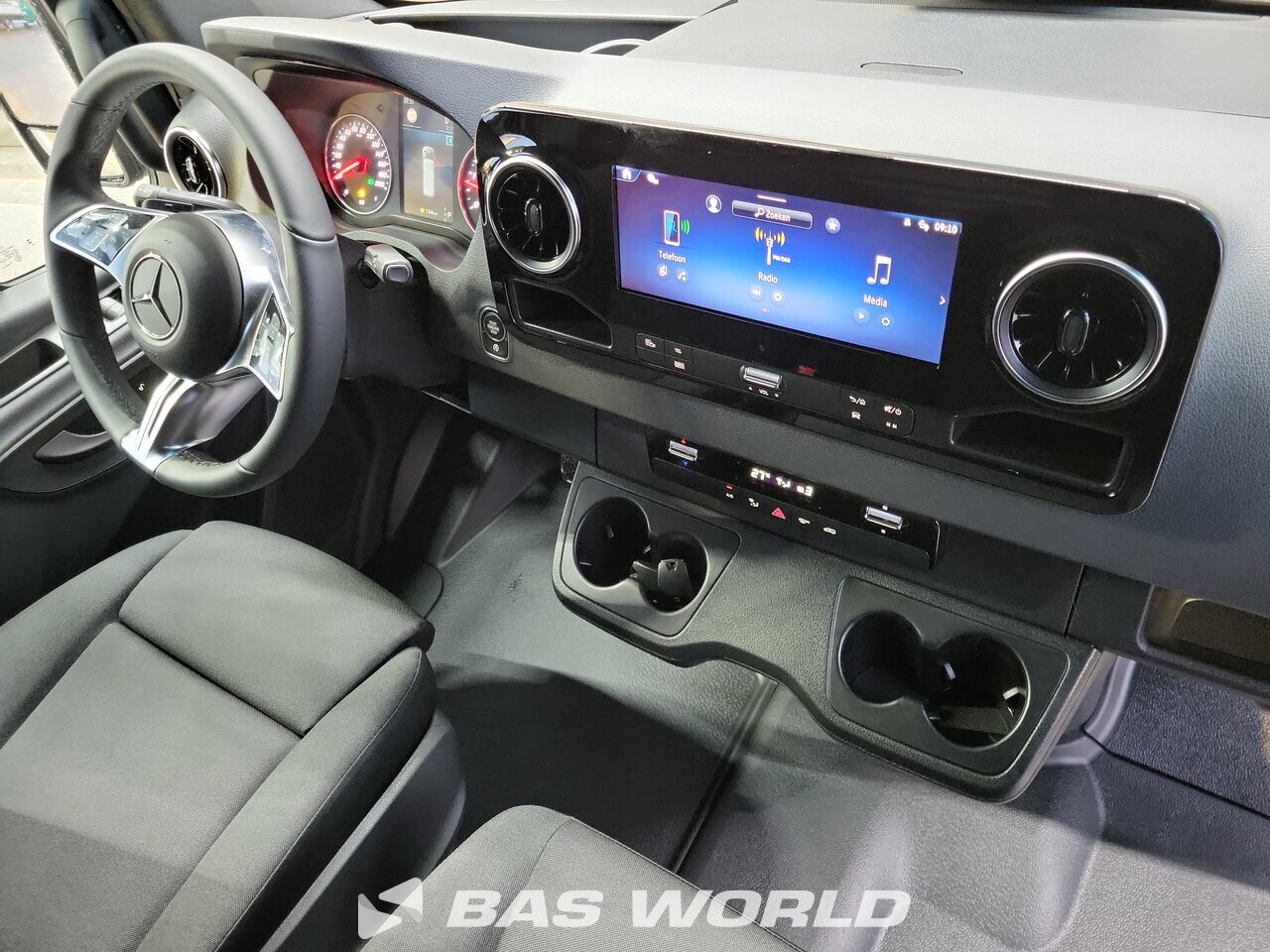 Mercedes Sprinter 319 CDI lätt nyttofordon Transportbil 2024 lätt ...