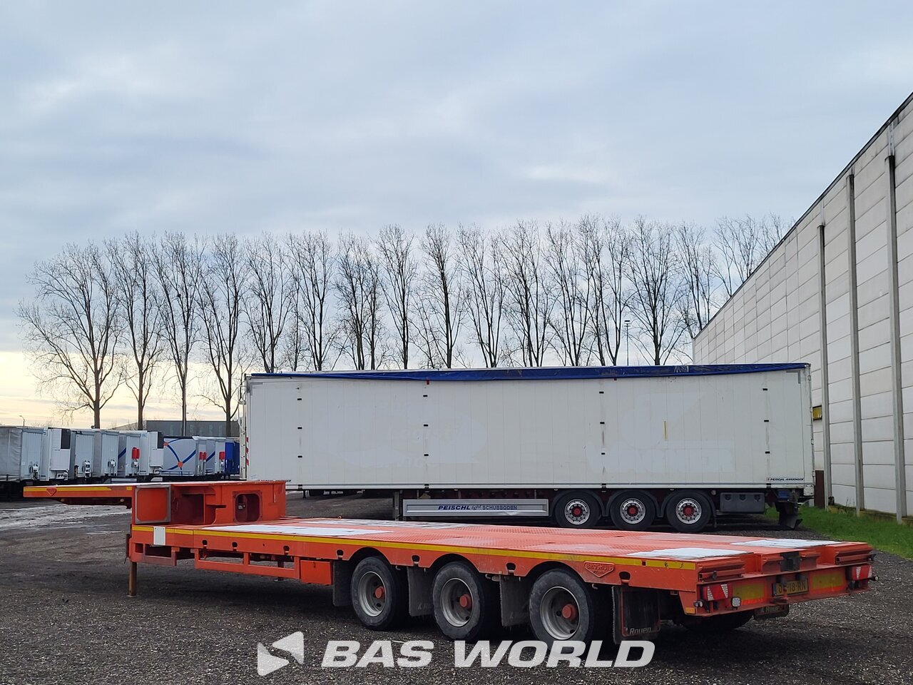 Broshuis 3ABSD-48 3 Assen Puoliperävaunu Lavetti 2001 Puoliperävaunu Lavetti - BAS World