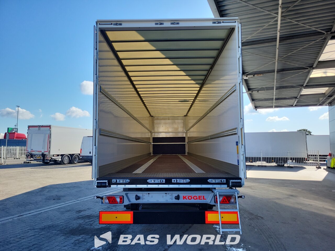 Kögel S24-1 3 Assen Semirimorchio Chiusi Nuovo Semirimorchio Chiusi - BAS World